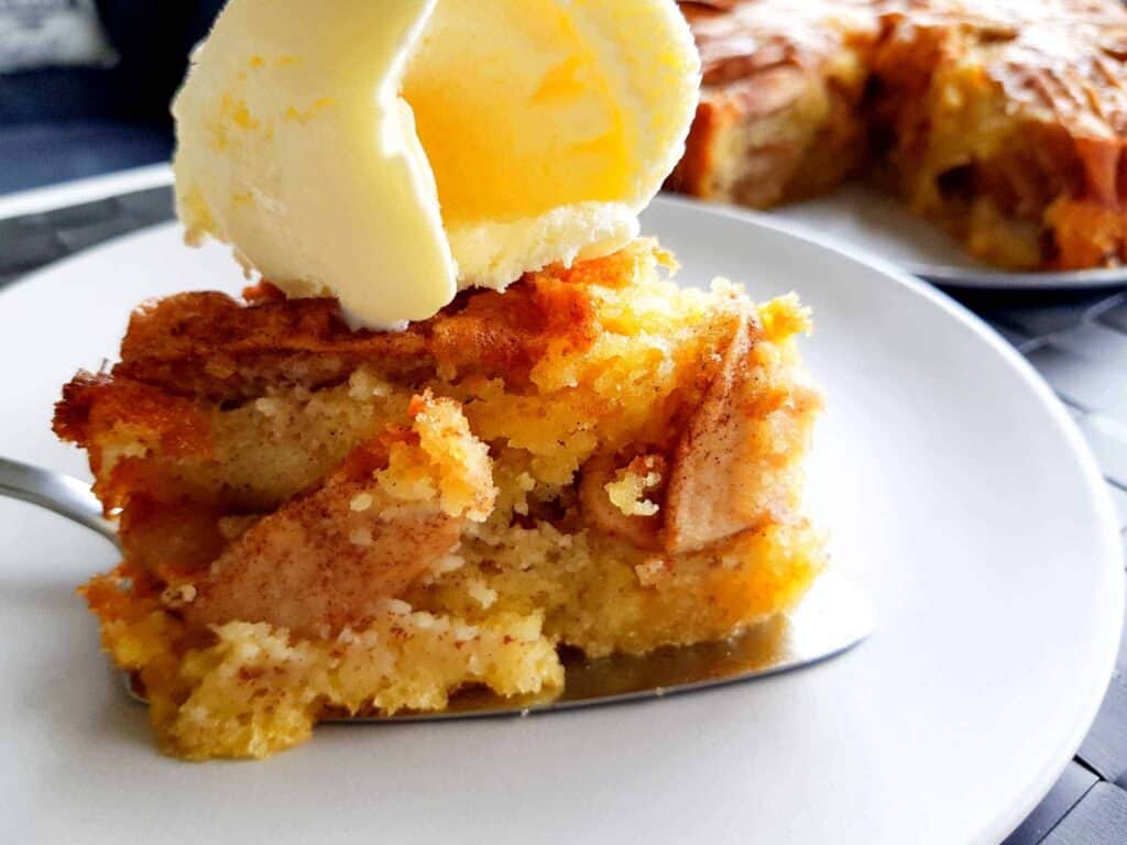 Authentic Norwegian Apple Cake (Eplekake) - Delicious autumn dessert