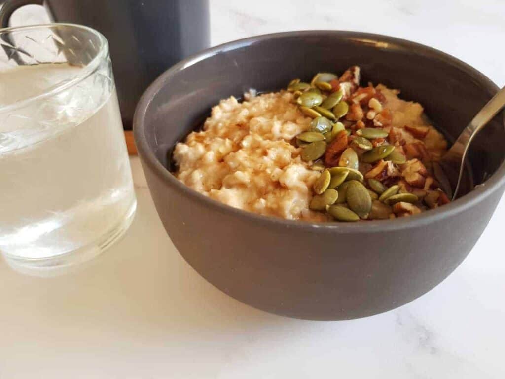 Maple oatmeal - Easy, healthy breakfast in 5 minutes | Hint of Healthy