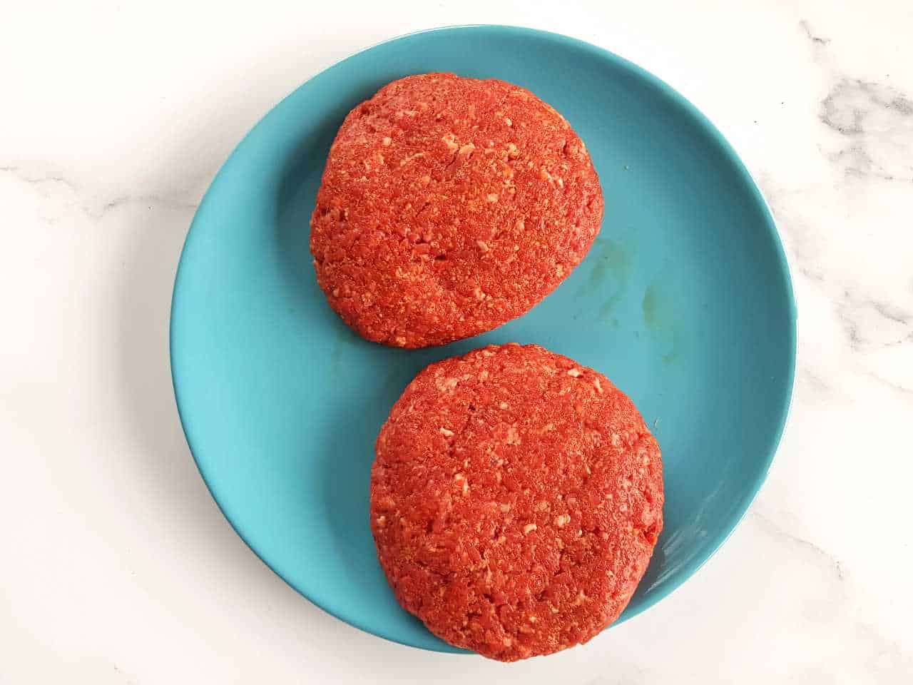 Spicy beef burger | Hint of Healthy