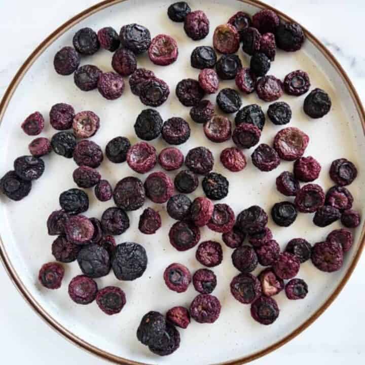 Oven Dried Blueberries {Healthy Snack} - Hint of Healthy