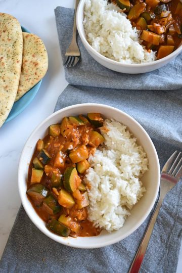 Zucchini Curry {Low Calorie Vegan Curry} - Hint of Healthy