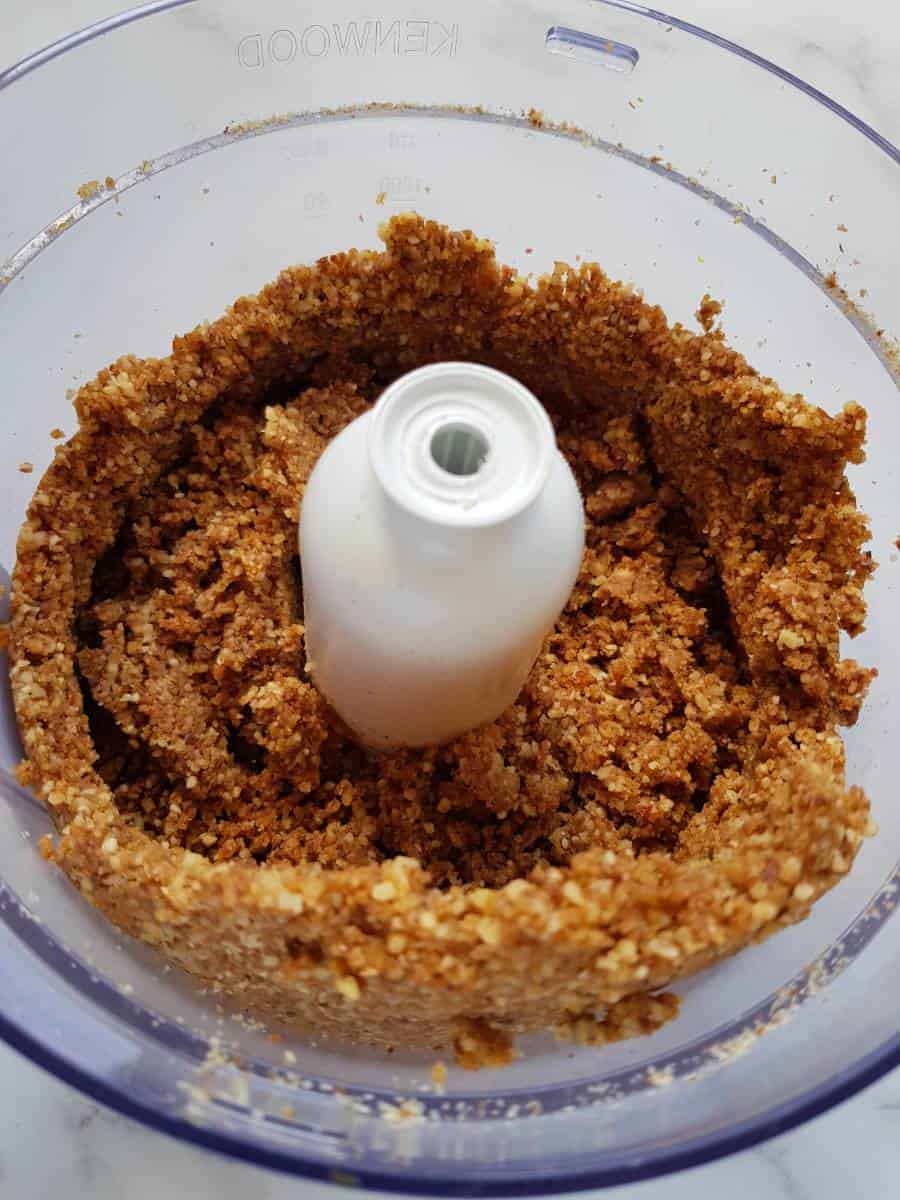 Date Walnut Balls {High Protein & Healthy} | Hint of Healthy