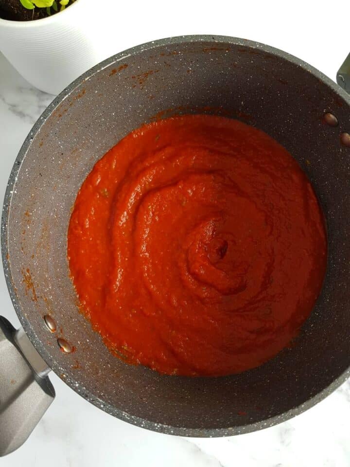 Healthy Spaghetti Sauce - Super Easy! - Hint of Healthy