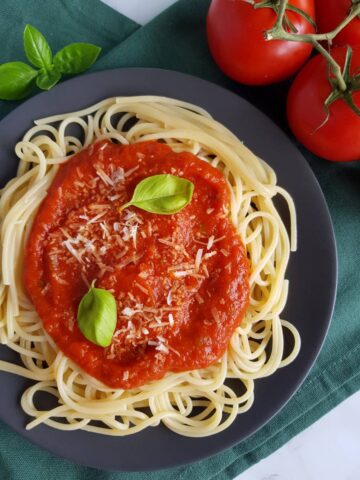 Healthy Spaghetti Sauce - Super Easy! - Hint of Healthy