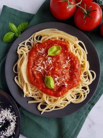 Healthy Spaghetti Sauce - Super Easy! - Hint of Healthy