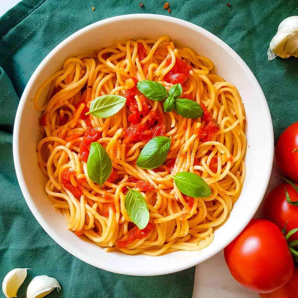 Easy 6 Ingredient Arrabbiata Spaghetti | Hint of Healthy