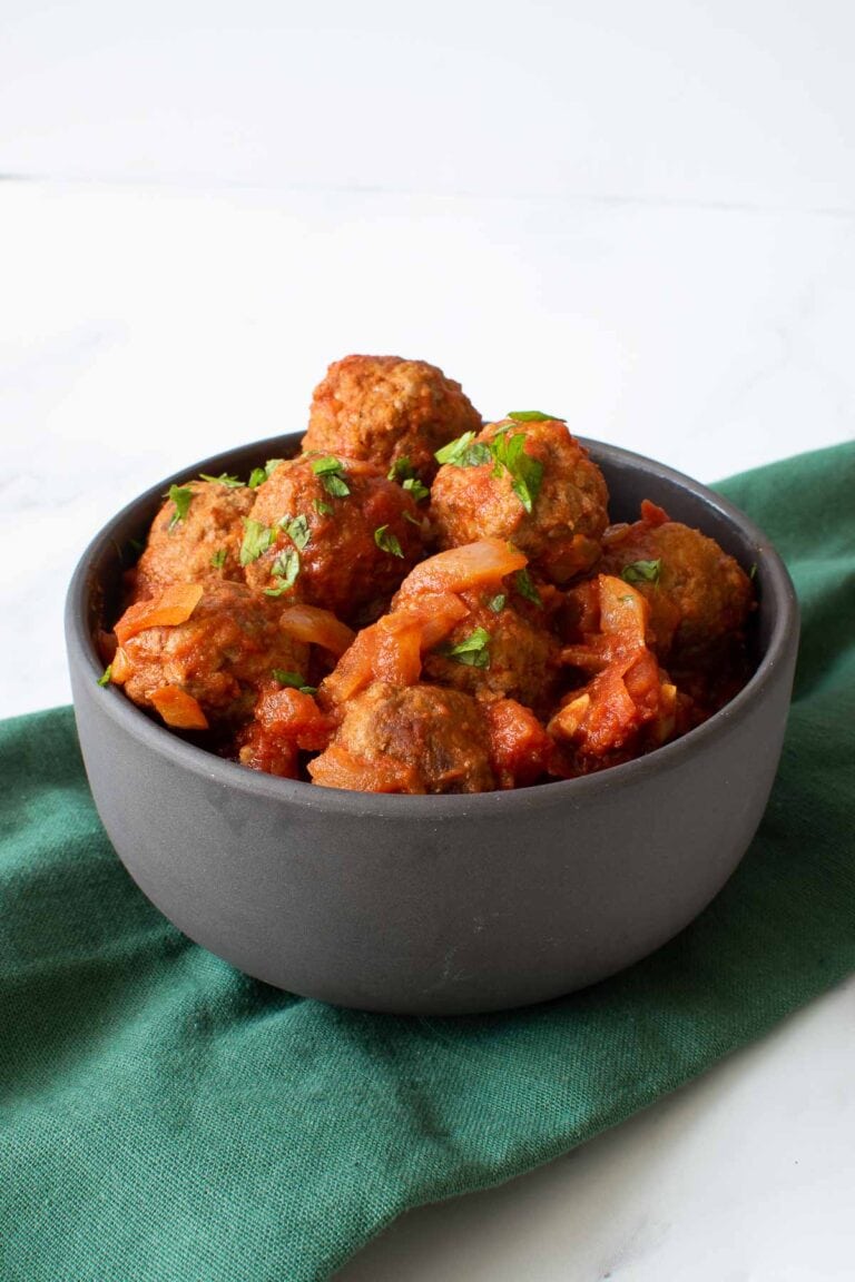 Spanish Meatballs (Albondigas) - Hint of Healthy