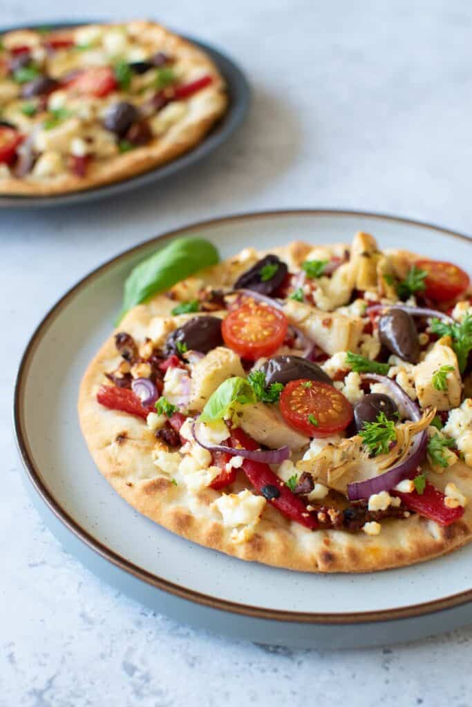 15-Minute Mediterranean Flatbread - Hint of Healthy